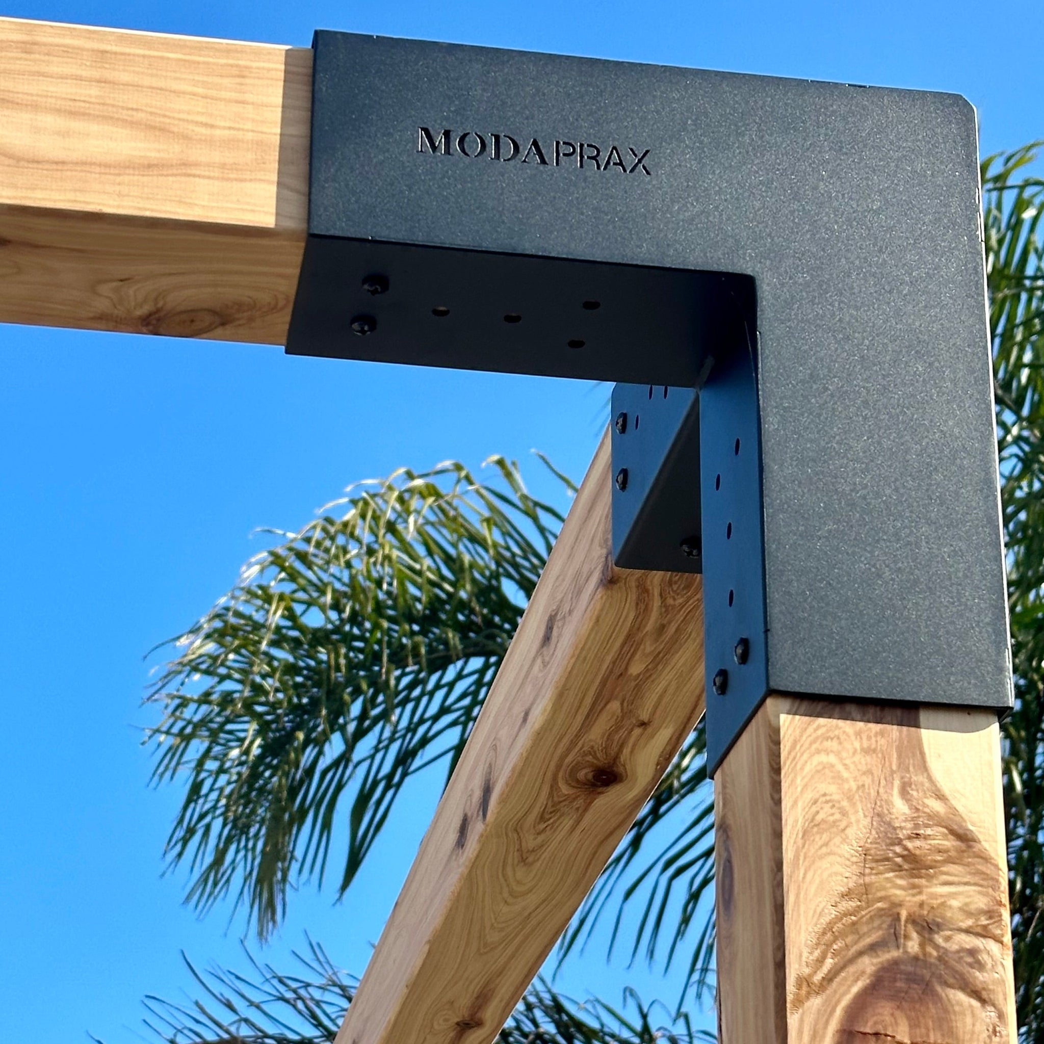 Three Arm Corner Pergola Bracket for 90x90 Timber Posts – Modaprax